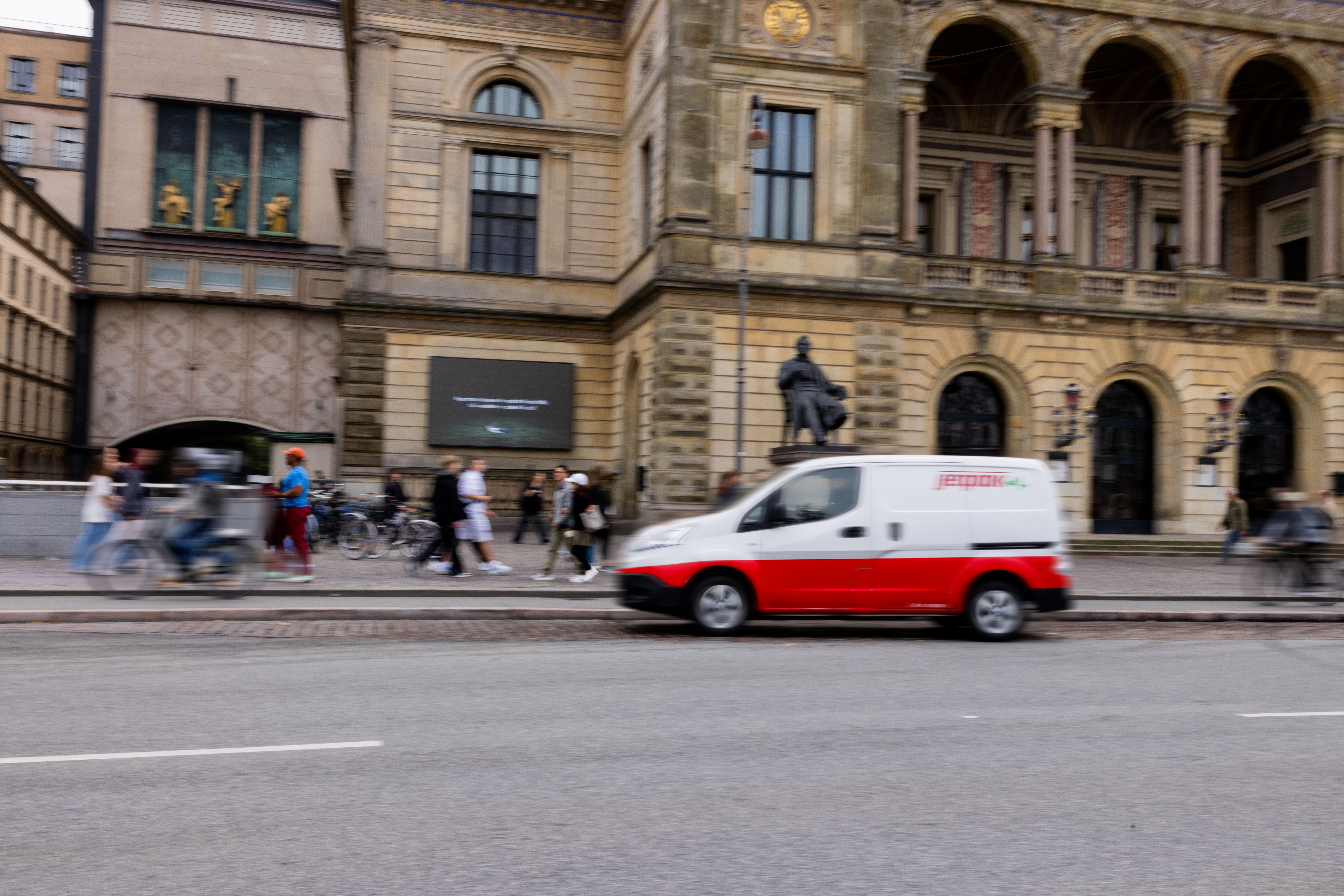 Send packages domestically at express speed | Jetpak®